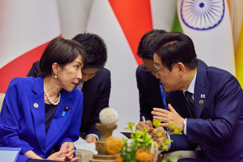 Japanese and South Korean leaders end summit with surprise drum jam ...